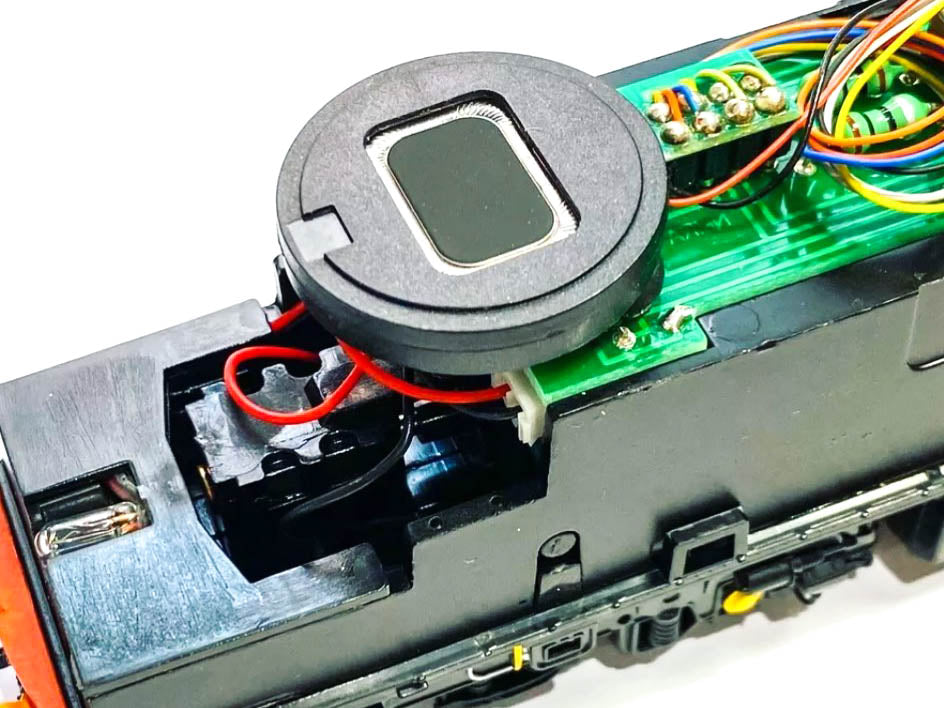 Loksound 5 Decoder For Heljan Class 33 | Roads And Rails