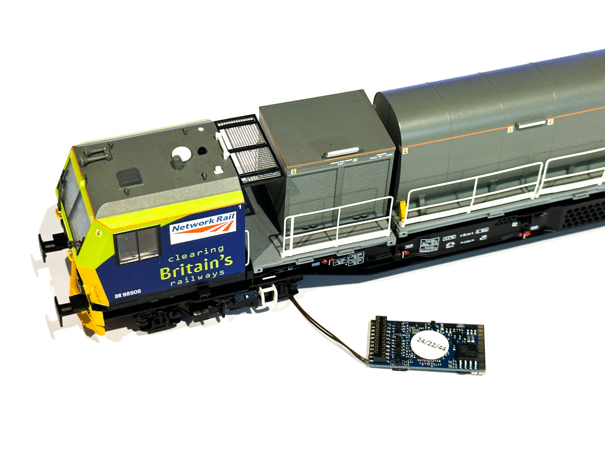 Sound Fitting The Bachmann MPV | Roads And Rails